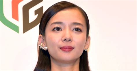 岡田紗佳セーラー服姿に大反響 ショート髪も似合いすぎたまんねーまじでJK ORICON NEWS