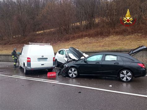 BELLUNO SCONTRO TRA DUE AUTO E UN FURGONCINO UN FERITO Radio Più