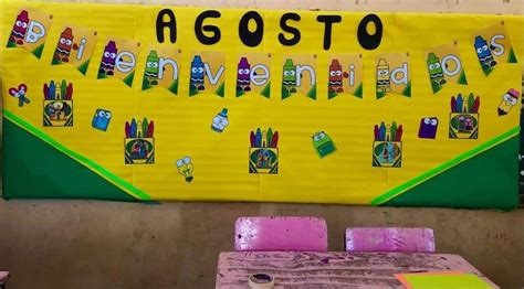 Periódico mural de bienvenida del mes de agosto