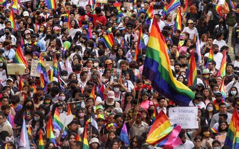 Marcha del Orgullo LGBT 2022 en Puebla reúne a miles de personas Grupo
