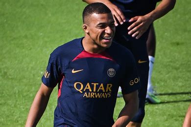 Journal Des Transferts Le Psg Attend L Offre Du Real Pour Mbapp Un