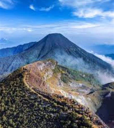 Pendaki Meninggal Saat Turun Dari Gunung Gede Pangrango