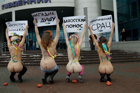 D Nya Nin En Iplak Protesto Grubu Femen Foto Galeri