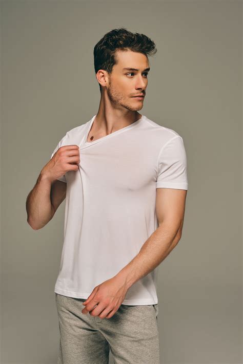 Erkek Basic Modal V Yaka Kısa Kollu T shirt 24501 Beyaz