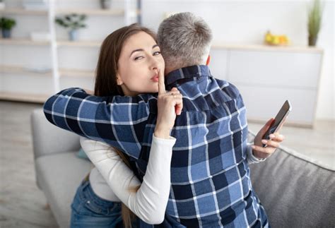 13 Signes Surprenants Qu un Homme Est Amoureux De Sa Maîtresse