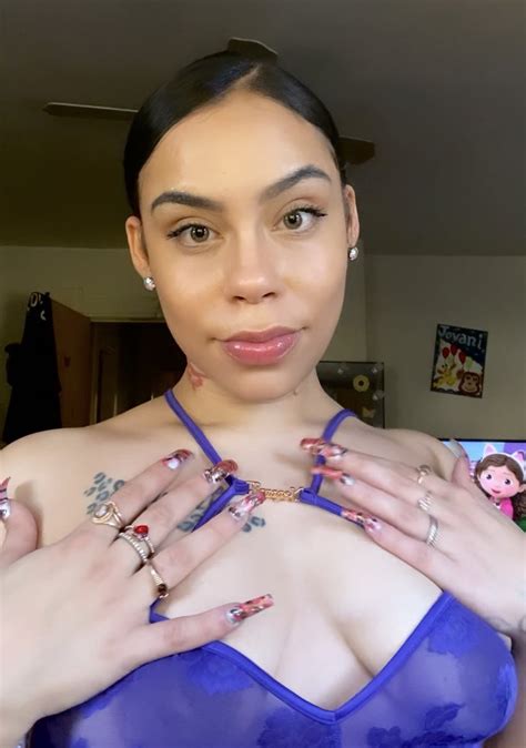 Explicit Lifestyleofbussinbanks 💰💦💎👄🔑 On Twitter I Love A Sensual Selfie Eye Contact 😈👑💦🤪