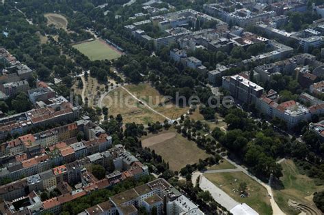 Berlin aus der Vogelperspektive Parkanlage des Görlitzer Parks in Berlin