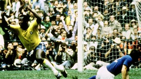 Pelé se consolidó como leyenda del fútbol en el Mundial en México La