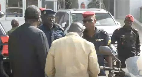 Dépôt de la caution du candidat Ousmane Sonko Ayib Daffé éconduit à