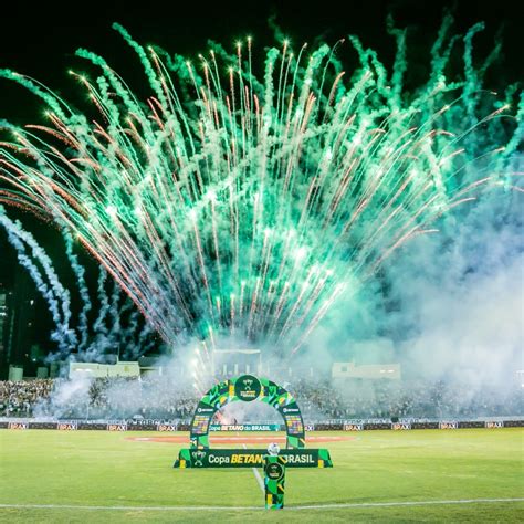 Maringá FC embarca para o Rio de Janeiro para enfrentar o Flamengo no