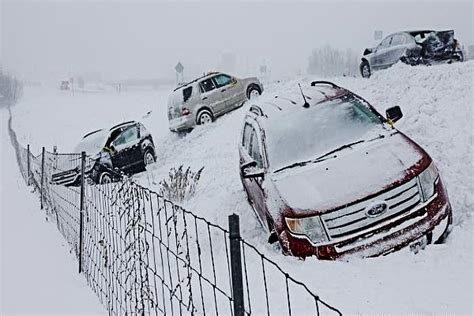 VIDEO Caos en EEUU Tormenta invernal deja más de 50 muertos hallan