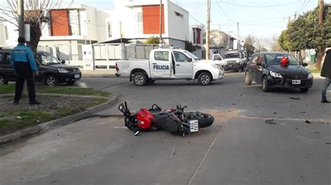 Choque Entre Moto Y Auto Dos Mujeres Accidentadas En 16 Y 162