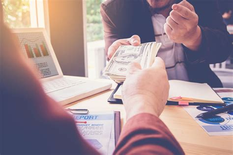 Kredyt a pożyczka czym się różnią Co mówi prawo