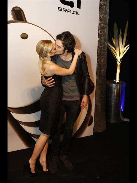Foto Isabelle Drummond e Tiago Iorc não se intimidaram as câmeras