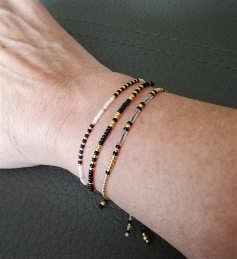 Bracelet fin en perles miyuki rocailles délicas bugles noir doré