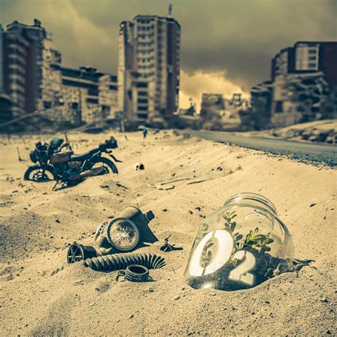 Tarro Bizarro Con Planta En Una Ciudad Desierta Y Contaminada Imagen De