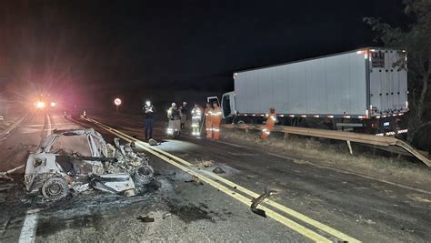 Motorista Morre Ap S Carro Bater De Frente Caminh O E Pegar Fogo Em