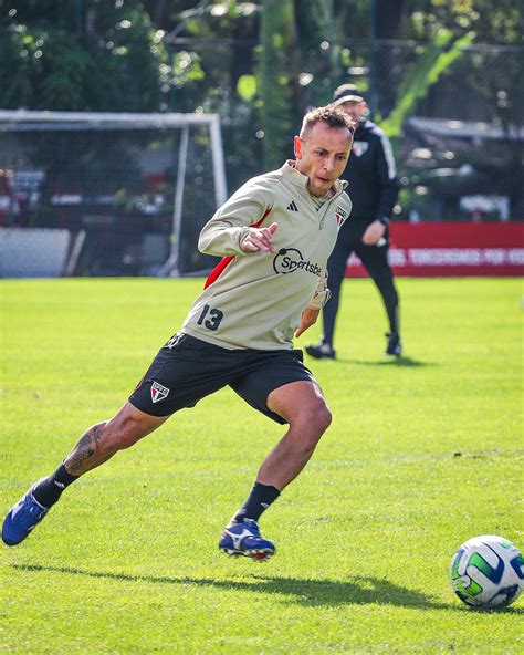 Diretoria do São Paulo encaminha renovação de contrato de lateral