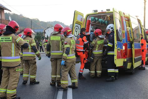 Groźny WYPADEK w Uszwi koło Brzeska Ranne dwie OSOBY Droga krajowa do