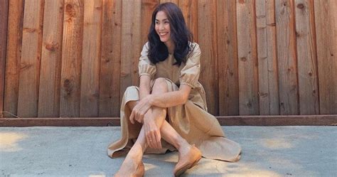 Tăng Thanh Hà để lộ bàn tay đôi chân gân guốc trong ngày sinh nhật 2sao