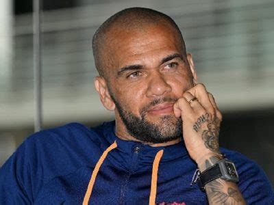 Ex jugador del Barça Dani Alves irá a juicio por violación La Razón