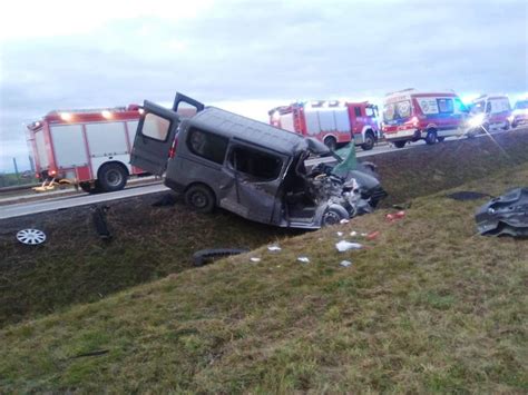 Koszmarny wypadek na A4 Bus częściowo zmiażdżony AKTUALIZACJA
