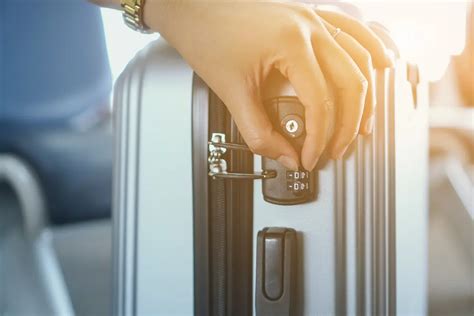 Comment ouvrir la serrure de votre valise si vous avez oublié le code