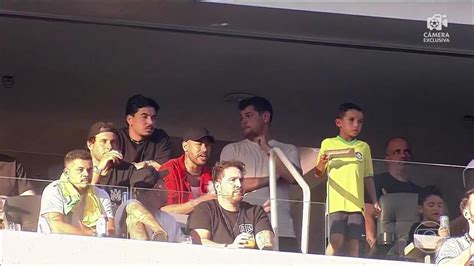 Vídeo Neymar reage à substituição de Vini Jr por Endrick na partida