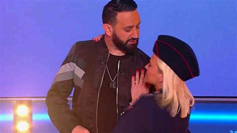 Kelly Vedovelli est complétement sous le charme Ce lundi 14 mars 2022