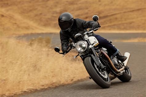Triumph Speed Twin 1200 e Speed Twin 1200 RS le novità 2025 della