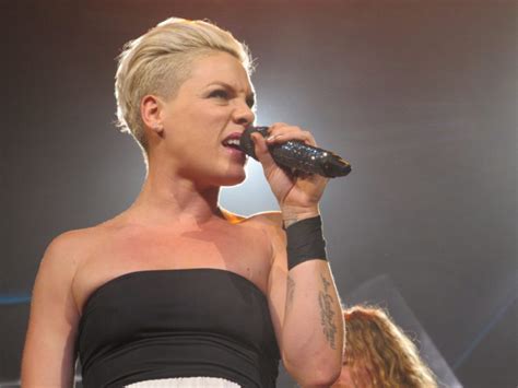 Pink Alecia Beth Moore Pop Rock R B Singer Babe Blonde Sexy