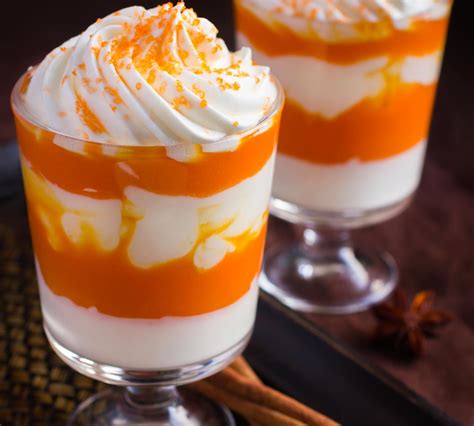 Verrine de pêche à la crème chantilly Elle Vire Recettes pour