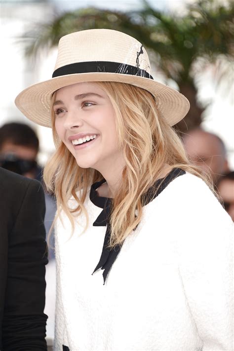Chloe Moretz Stunning In White At Cannes Photocall Photo 20 30 109201134213