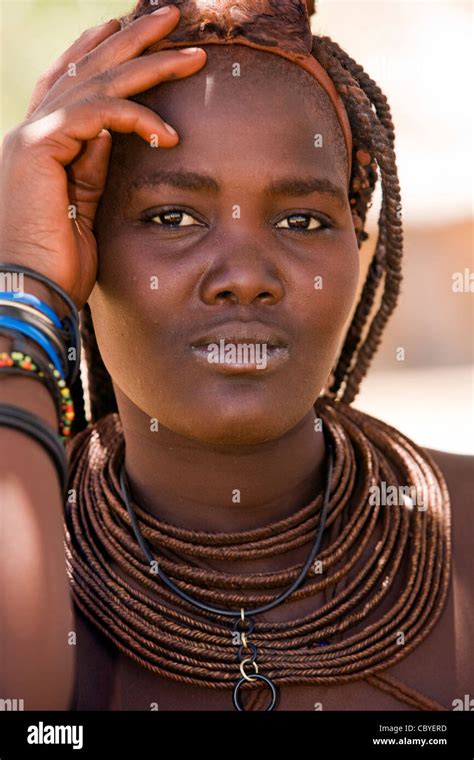 Jeunes femmes himba Banque de photographies et dimages à haute