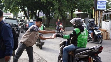 Laziswaf Pesantren Al Hilal Sukses Bagikan Takjil Ramadhan