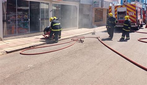 Princípio de incêndio em loja de materiais elétricos em Campos Novos