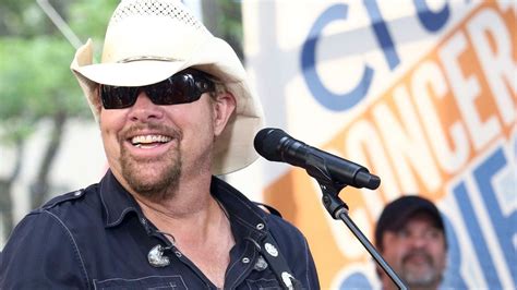 Toby Keith estrela da música country e estrela da USO morre aos 62