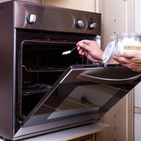 6 astuces de grand mère pour nettoyer un four encrassé