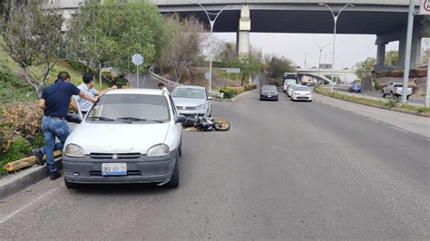 Auto embiste a motociclista en Av Constituyentes Noticias de Querétaro