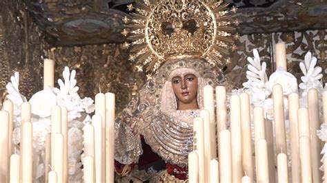 La Madrugá el día cumbre de la Semana Santa en Sevilla España CNN Video