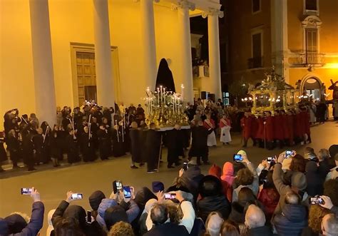 Il Triplice Incontro Tra Il Cristo E LAddolorata Nella Processione Dei