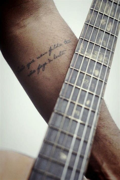 Verás que um filho teu não foge à luta Frases tatuagem Tatuagem