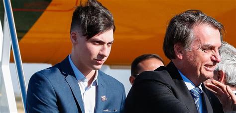 Filho mais novo de Bolsonaro está Covid 19 Folha PE