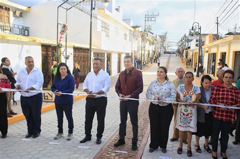 Rutilio Escandón inaugura pavimentación de calle en beneficio de