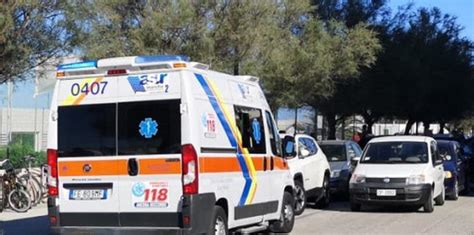 Si Schianta Con La Bici Contro Il Camion Morto