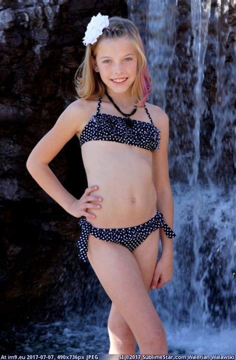 Cute Bottomless Daughter