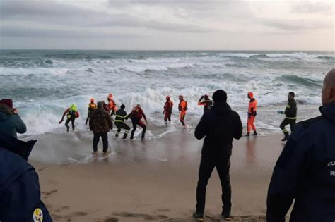 Cutro Trovati Corpi Di Due Bambini In Mare