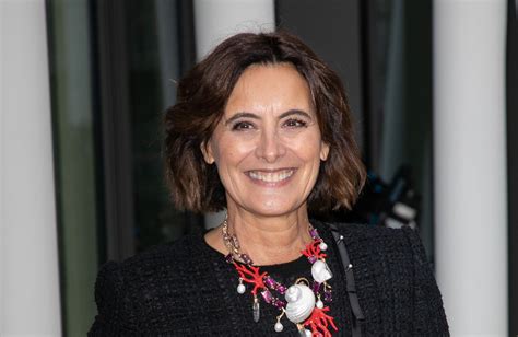 In S De La Fressange Elle Adopte La Couleur De L T Sur Un Total