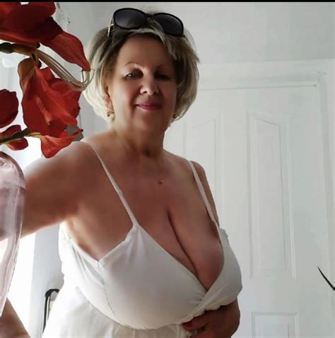 Gilf With Huge Breasts Reddit NSFW