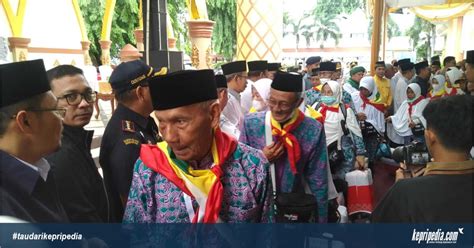 145 Calon Jemaah Haji Asal Karimun Diberangkatkan Ke Tanah Suci